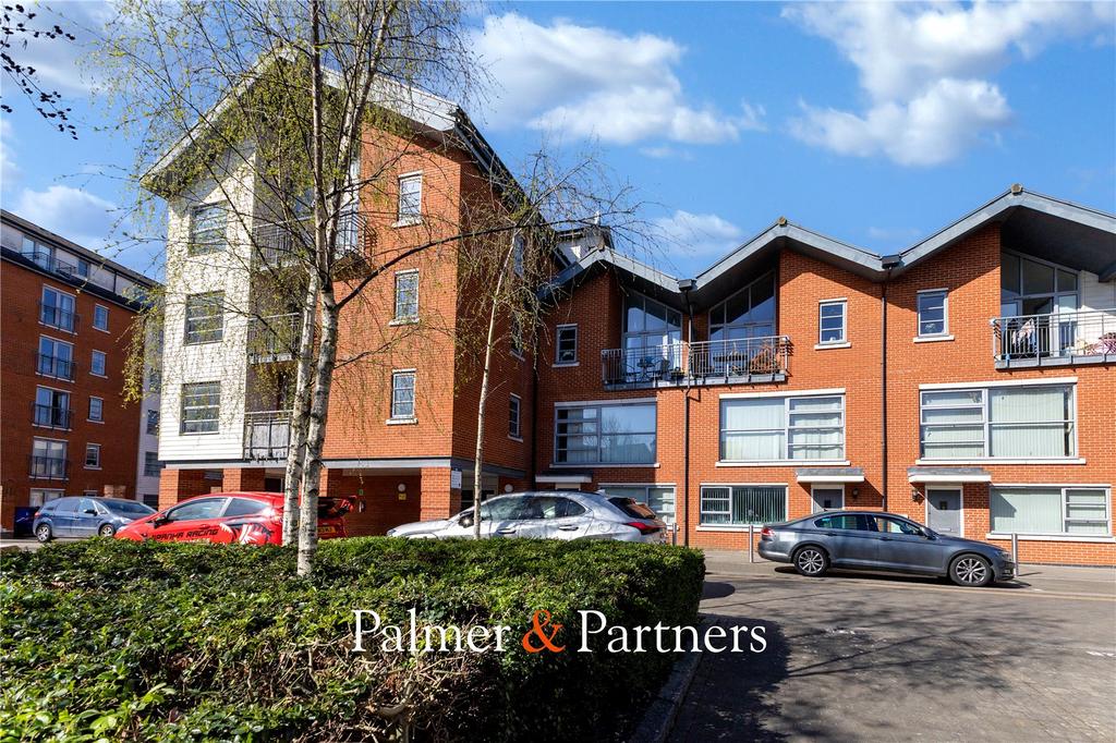Rotary Way, Colchester, Essex, CO3 3 bed apartment for sale - £200,000