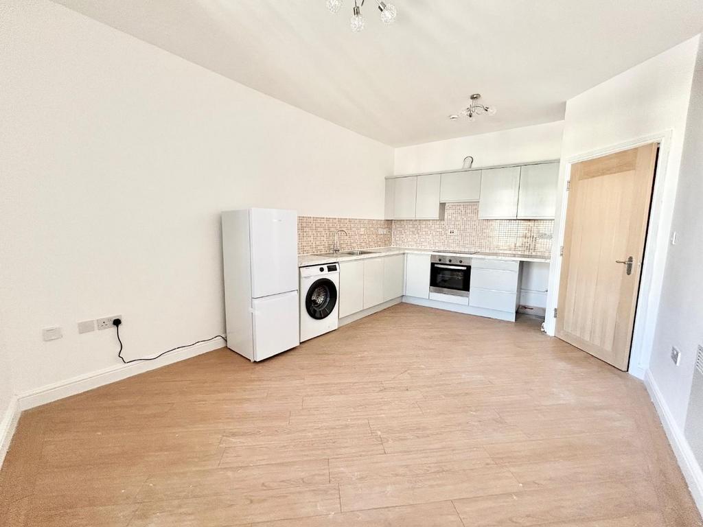 2 Bed Third Floor Flat, Promenade... 2 bed flat - £625 pcm (£144 pw)