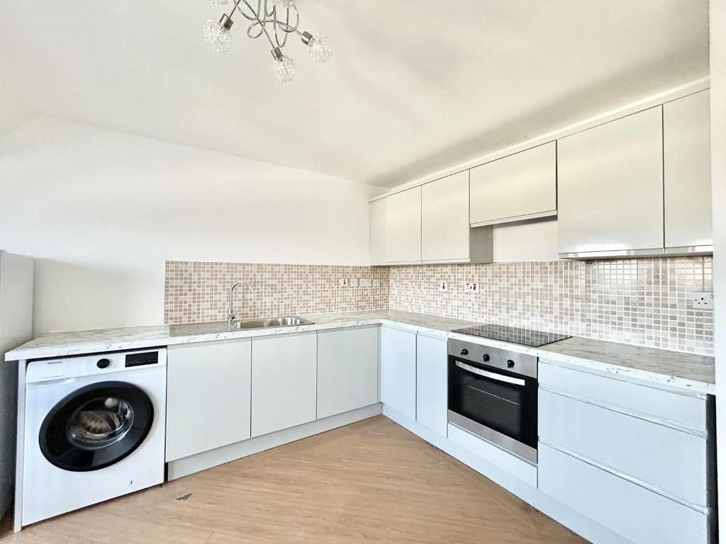 2 Bed Fourth Floor Flat, Promenade... 2 bed flat - £600 pcm (£138 pw)
