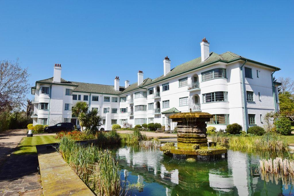 Pinner Court, Pinner 2 bed apartment for sale - £319,950