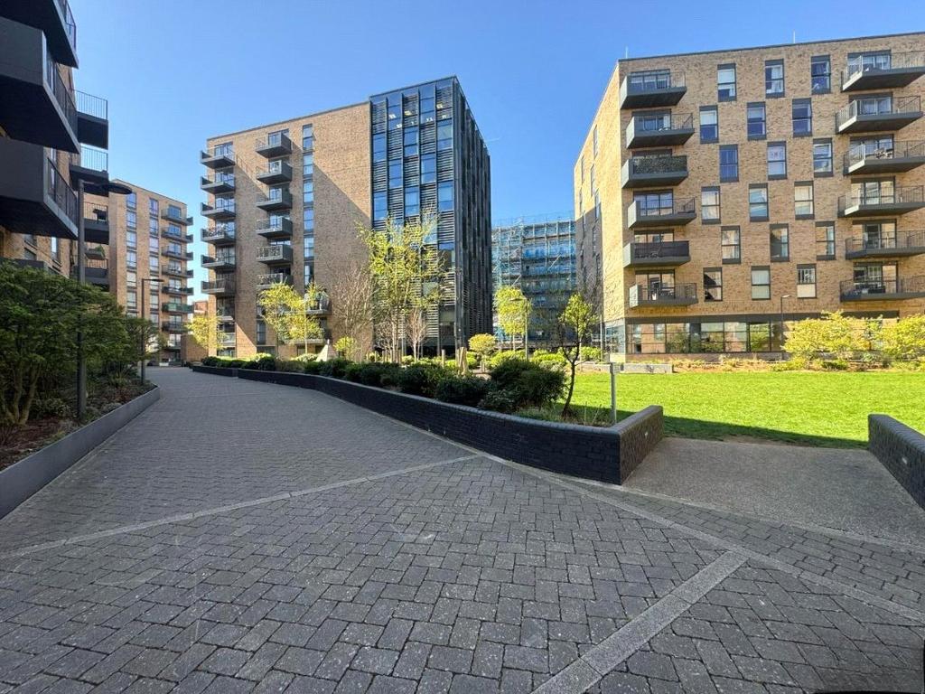 Lyon Road, Harrow, HA1 1 bed apartment - £1,650 pcm (£381 pw)