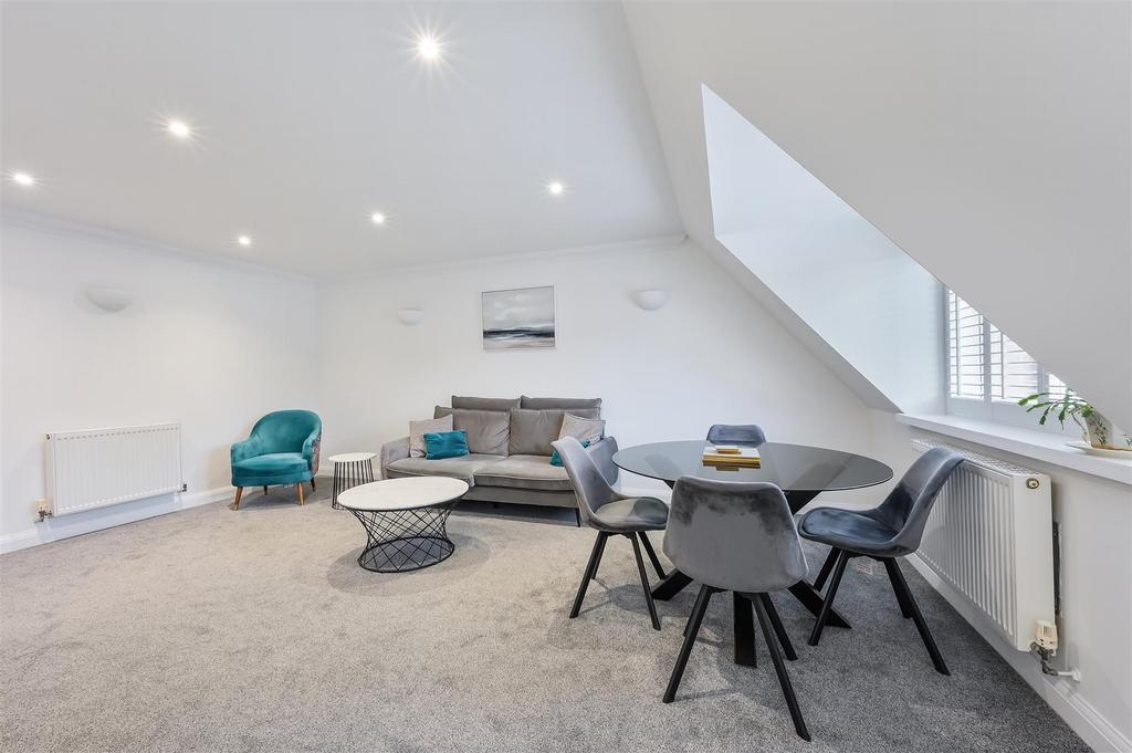 Wingfield Court, Banstead 2 bed apartment - £1,750 pcm (£404 pw)