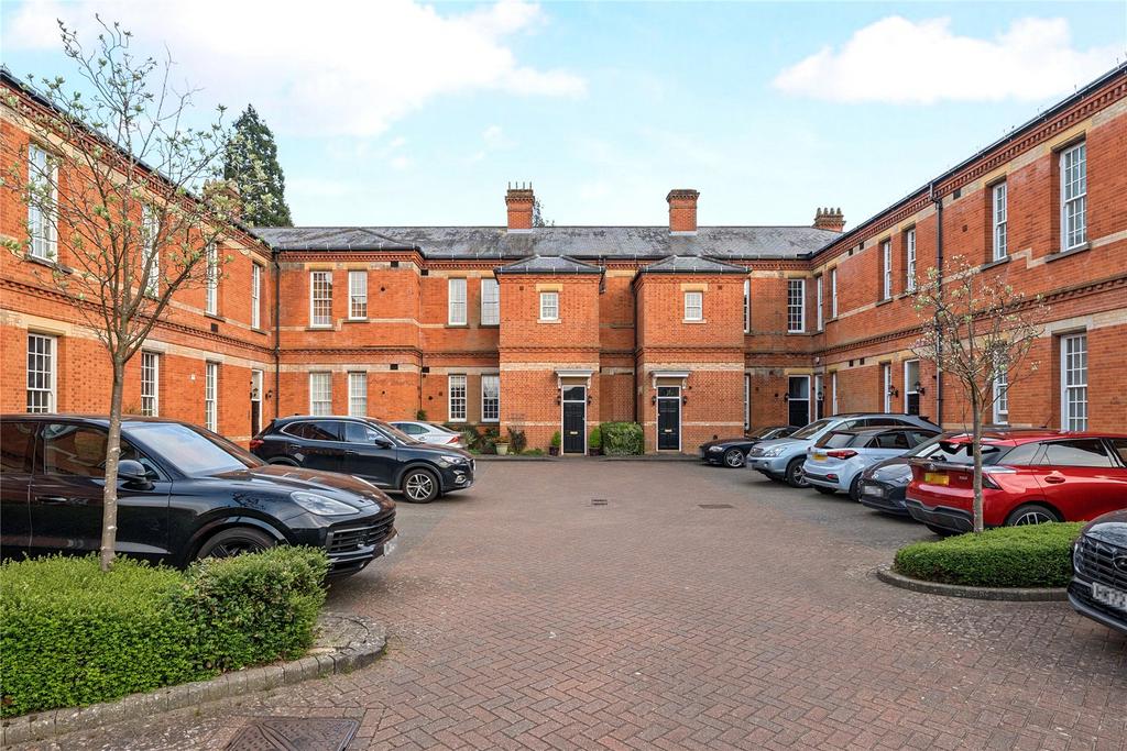Sandy Mead, Epsom KT19 2 bed flat for sale - £450,000