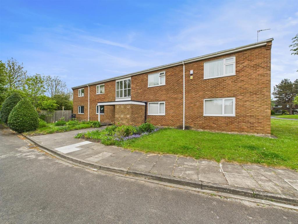 Beaumont Drive, Whitley Bay 2 bed apartment - £800 pcm (£185 pw)