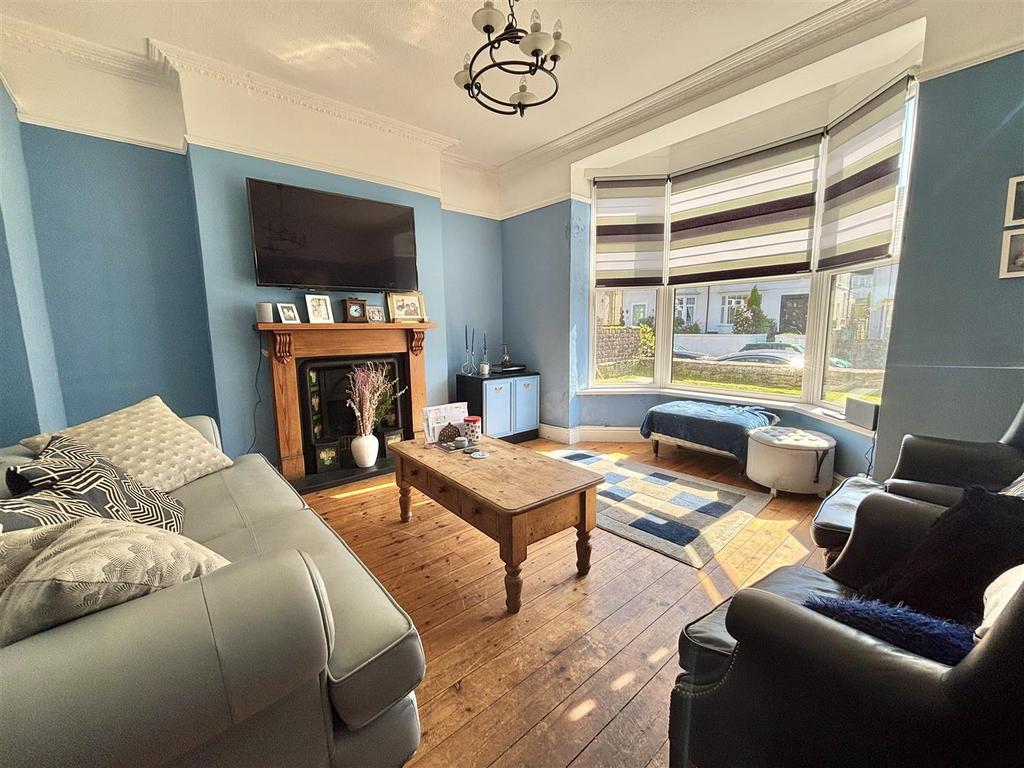 Hazelmere Road, Sketty, Swansea 3 bed semi-detached house - £350,000