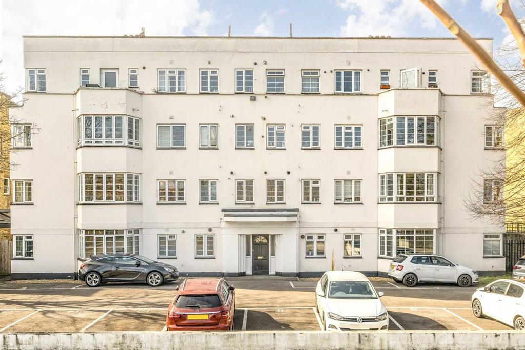 Spencer Park, London SW18 2 bed flat - £425,000