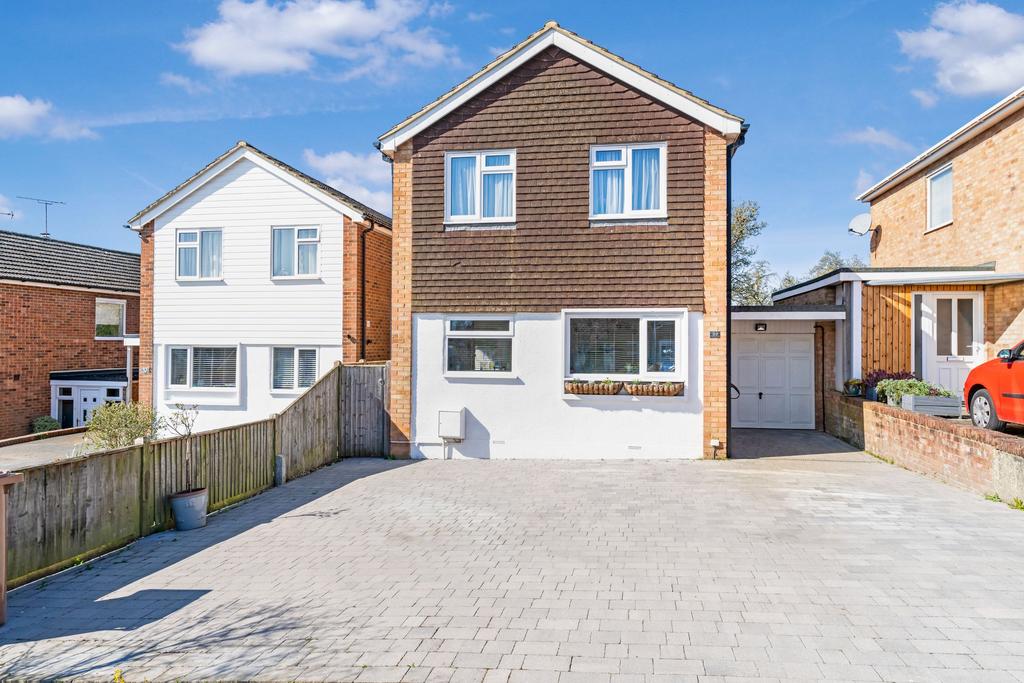 Headcorn TN27 4 bed detached house - £450,000