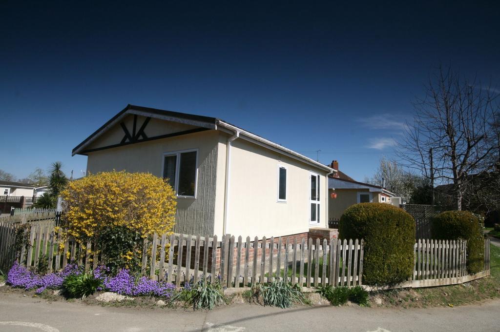 Poplar Park, Long Wittenham, OX14 2 bed park home - £750 pcm (£173 pw)