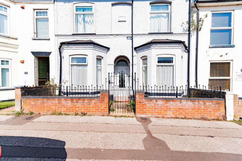Denmark Road, Lowestoft 4 bed terraced house - £190,000