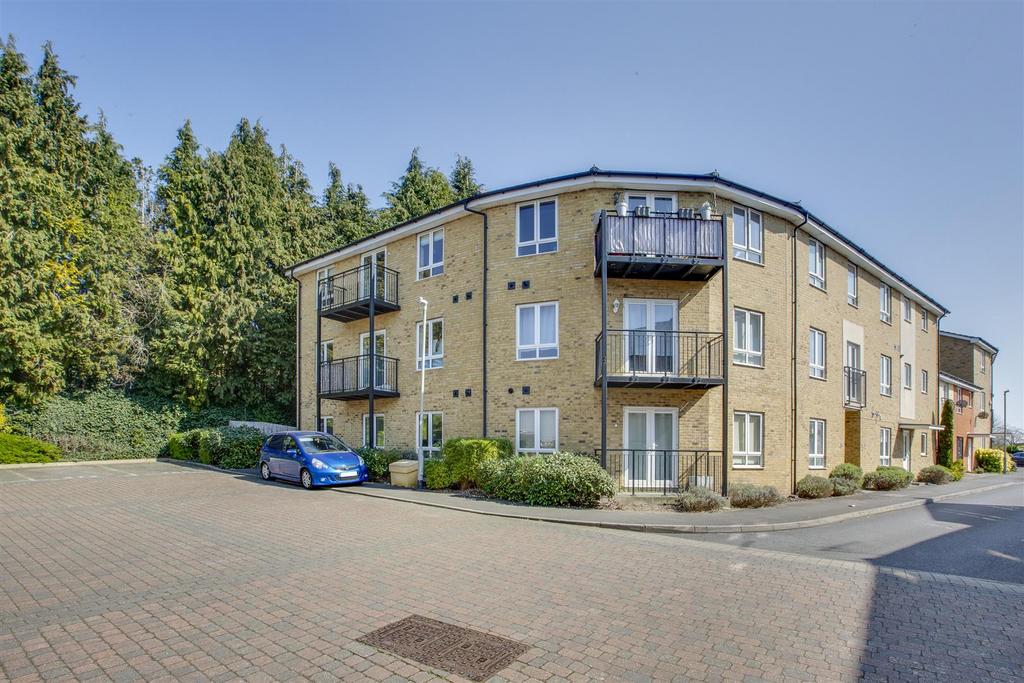 The Roperies, High Wycombe HP13 2 bed flat - £260,000