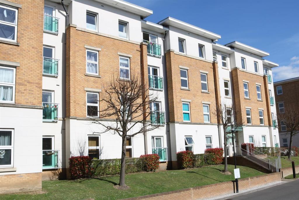 HIGHBURY DRIVE, LEATHERHEAD, KT22 2 bed house - £310,000