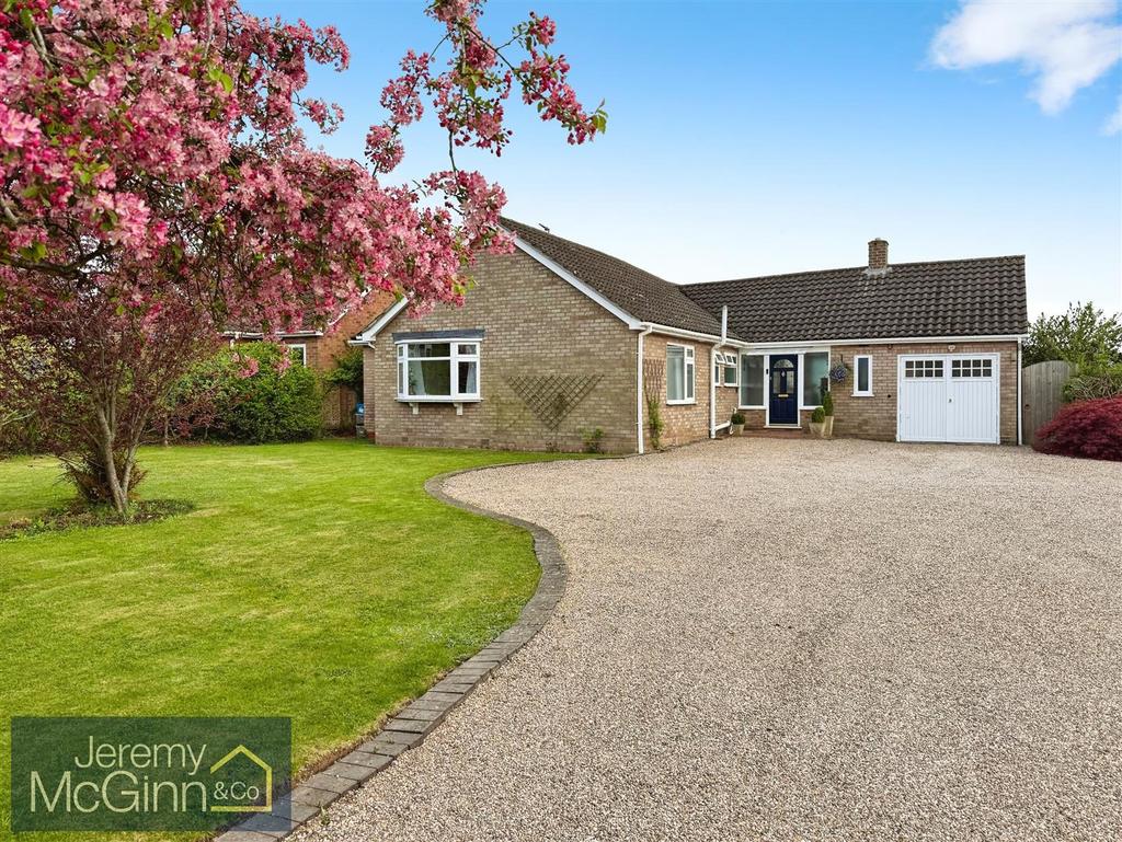 Snitterfield Road, Bearley... 3 bed detached bungalow for sale - £575,000