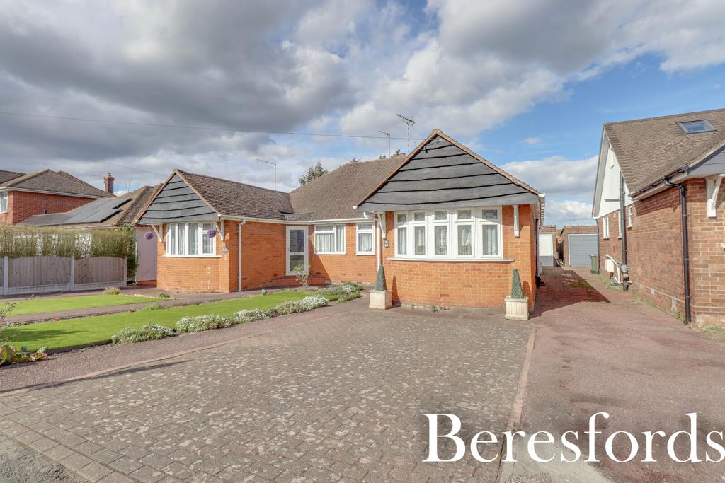 Oliver Road, Shenfield, CM15 2 bed bungalow - £550,000