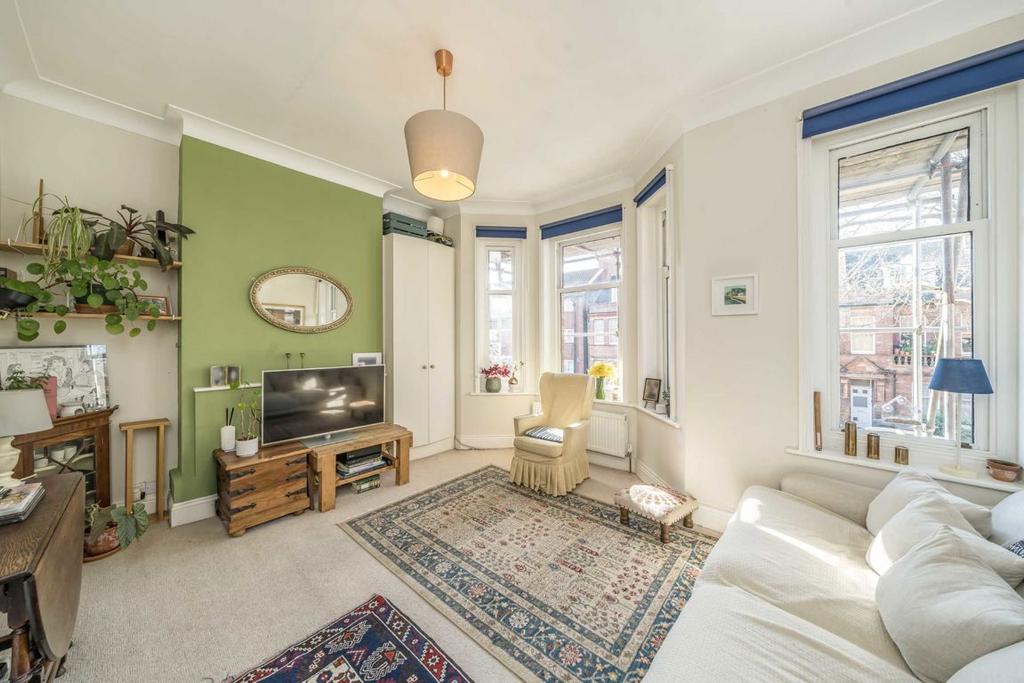 Barcombe Avenue, London SW2 2 bed flat - £495,000
