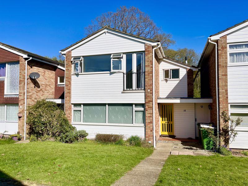 East Woodside, Bexley 3 bed link detached house - £500,000