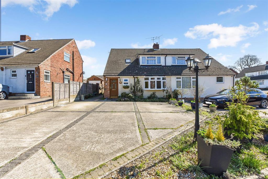 Roundway, Waterlooville 3 bed semi-detached house for sale - £425,000