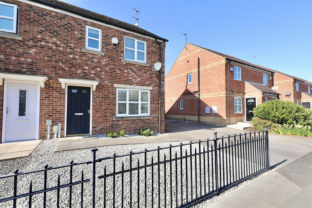 Seaton Grove, Hull 3 bed semi-detached house - £165,000