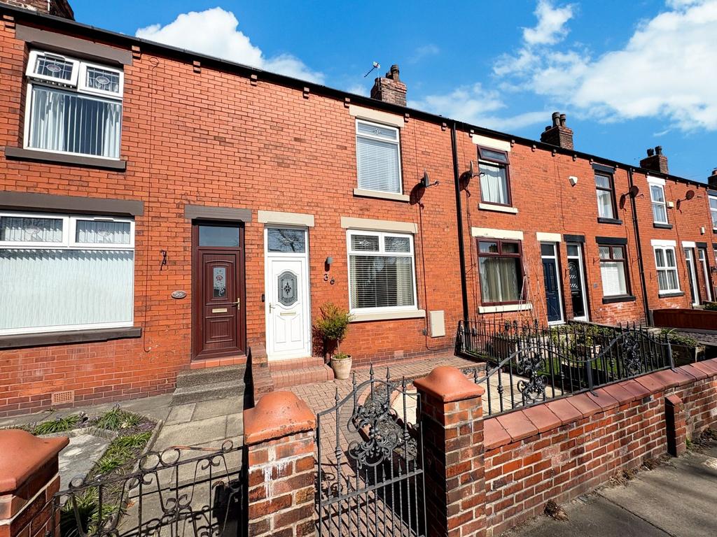 Hindley Road, Westhoughton, BL5 2 bed terraced house - £170,000