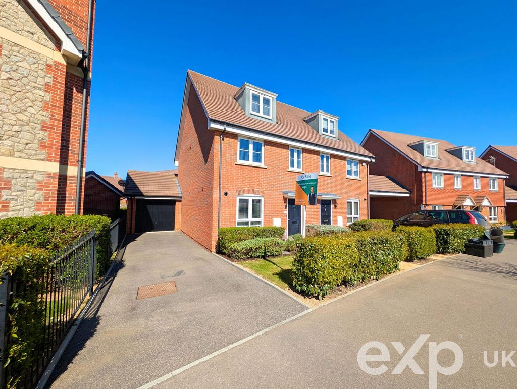 Edmett Way, Maidstone ME17 3 bed semi-detached house - £400,000
