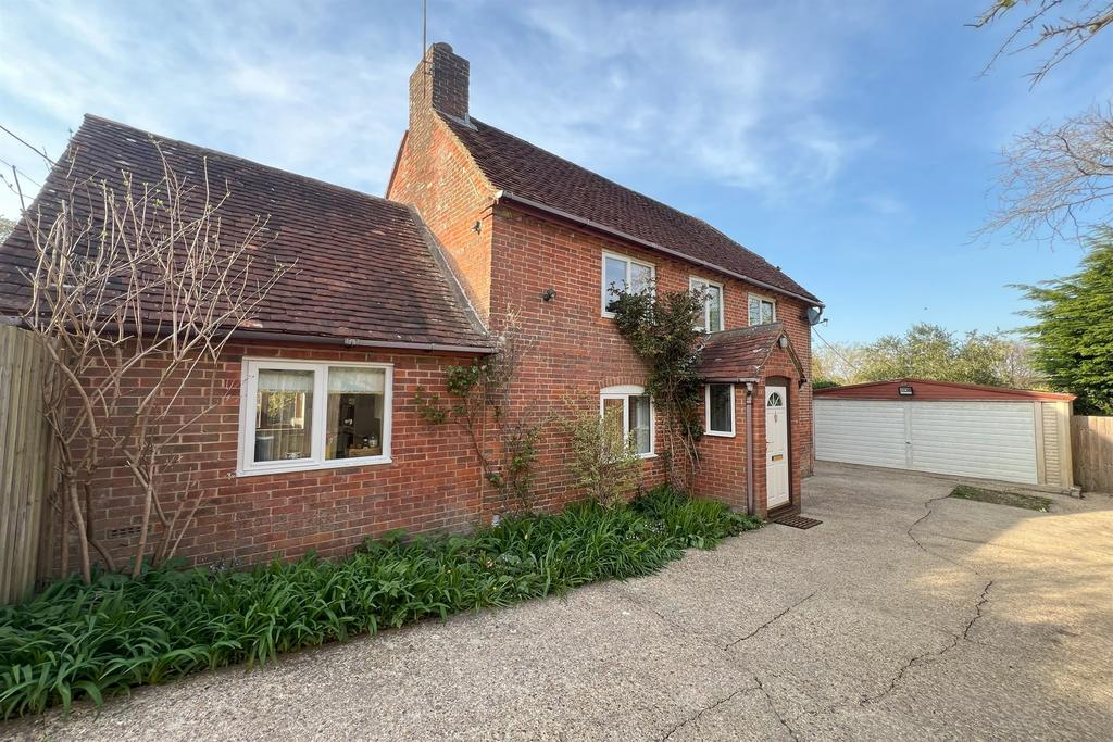 Redlynch 2 bed detached house for sale - £495,000