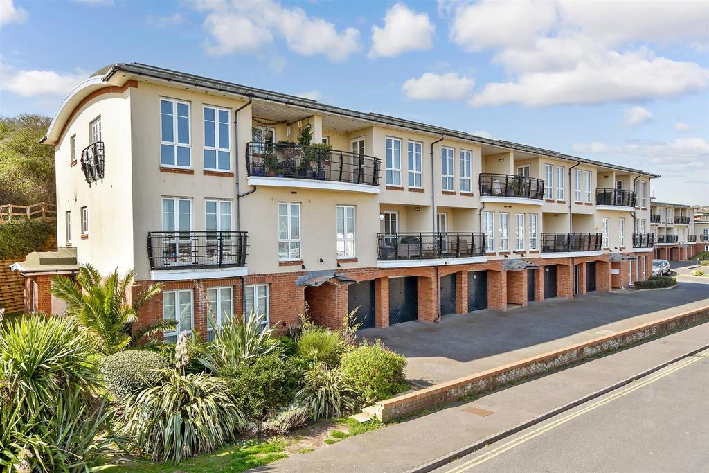 Mariners Wharf, Newhaven BN9 1 bed ground floor flat - £109,000