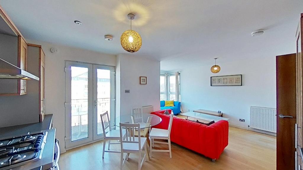 Portland Gardens, Edinburgh... 2 bed flat - £1,430 pcm (£330 pw)