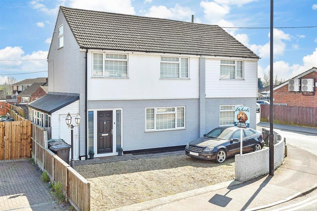 Malling Road, Snodland, Kent 4 bed detached house for sale - £450,000