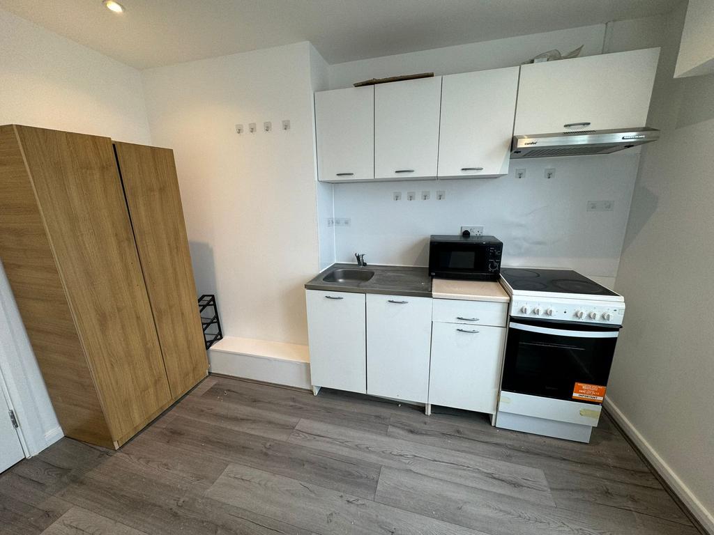 Croydon CR0 Studio - £1,200 pcm (£277 pw)