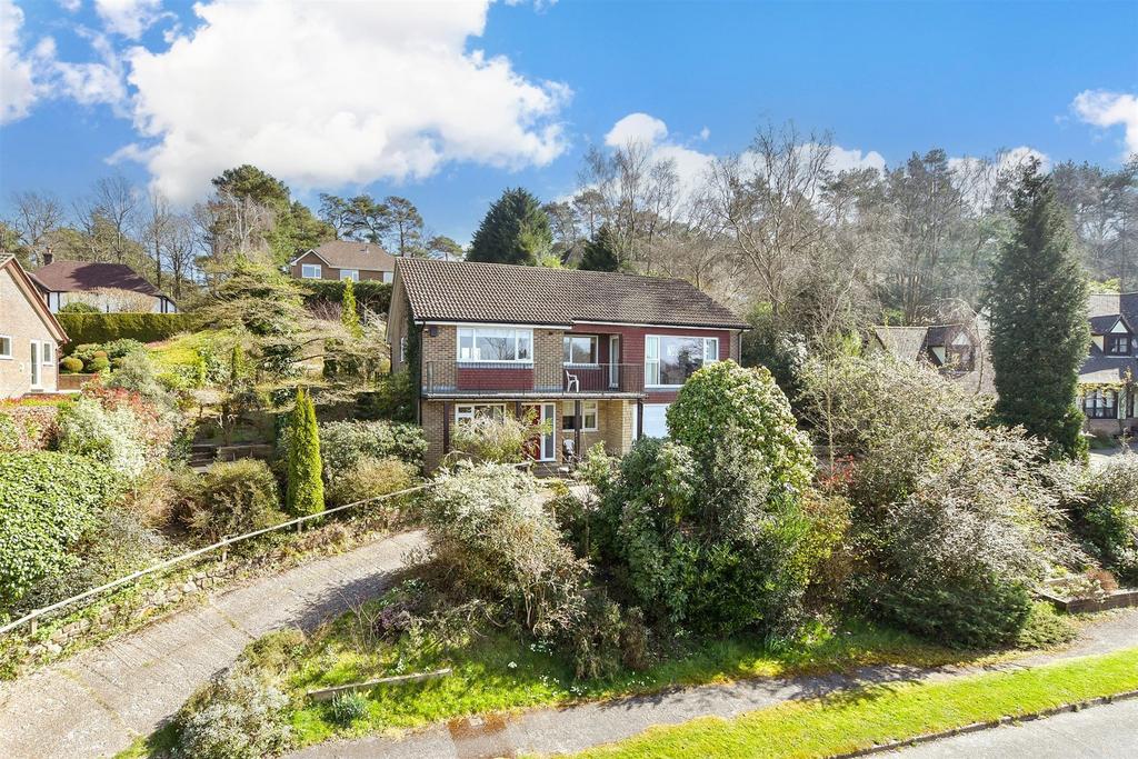 Kings Chase, Crowborough TN6 4 bed detached house - £462,000
