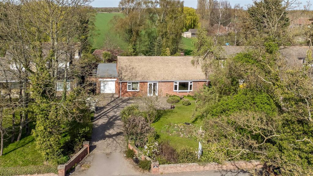 South Duffield Road, Osgodby, Selby 2 bed detached bungalow - £325,000