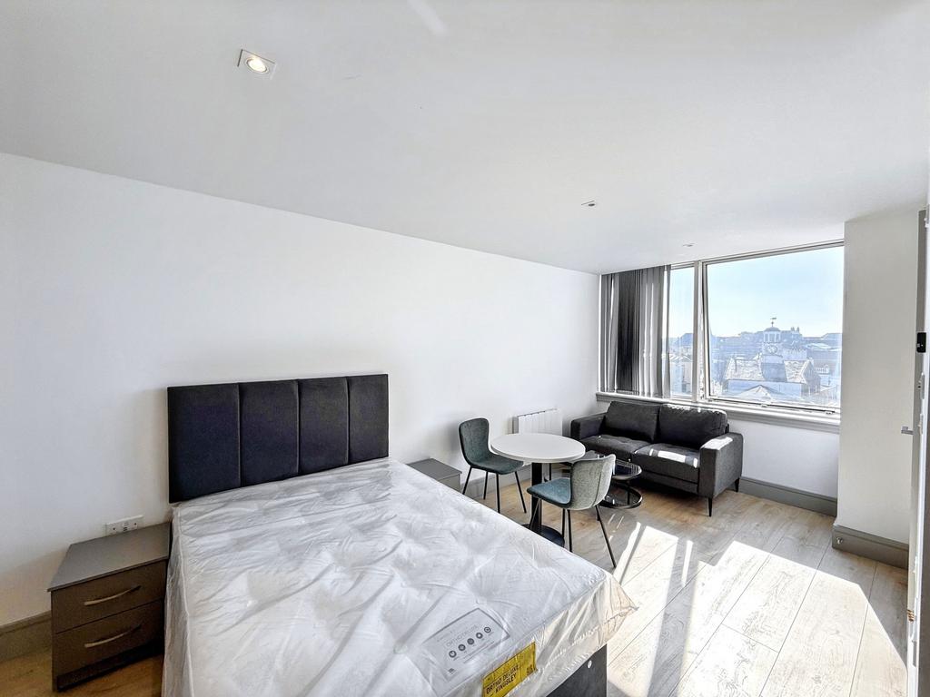 Market Square, Mercantile House, UB8 Studio - £1,250 pcm (£288 pw)