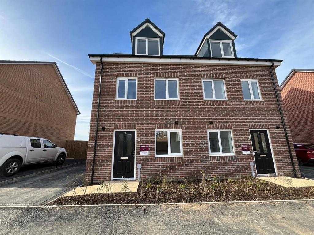 Watson Drive, Scartho Top, Grimsby 3 bed semi-detached house to rent ...