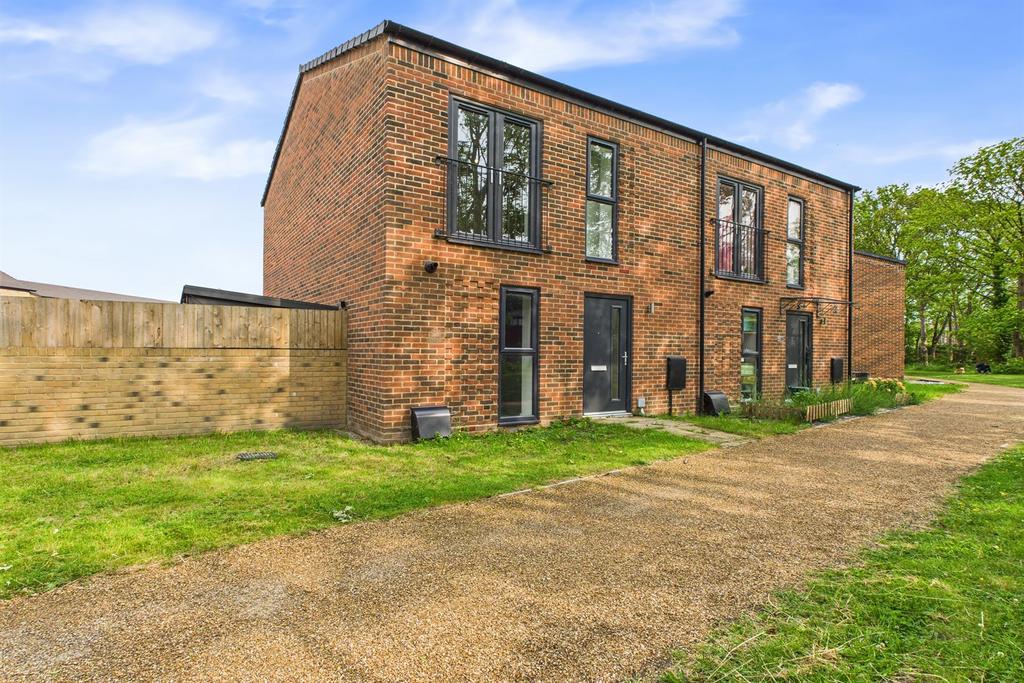 Ribot Walk, Castle Irwell - M6 3 bed semi-detached house - £1,500 pcm ...