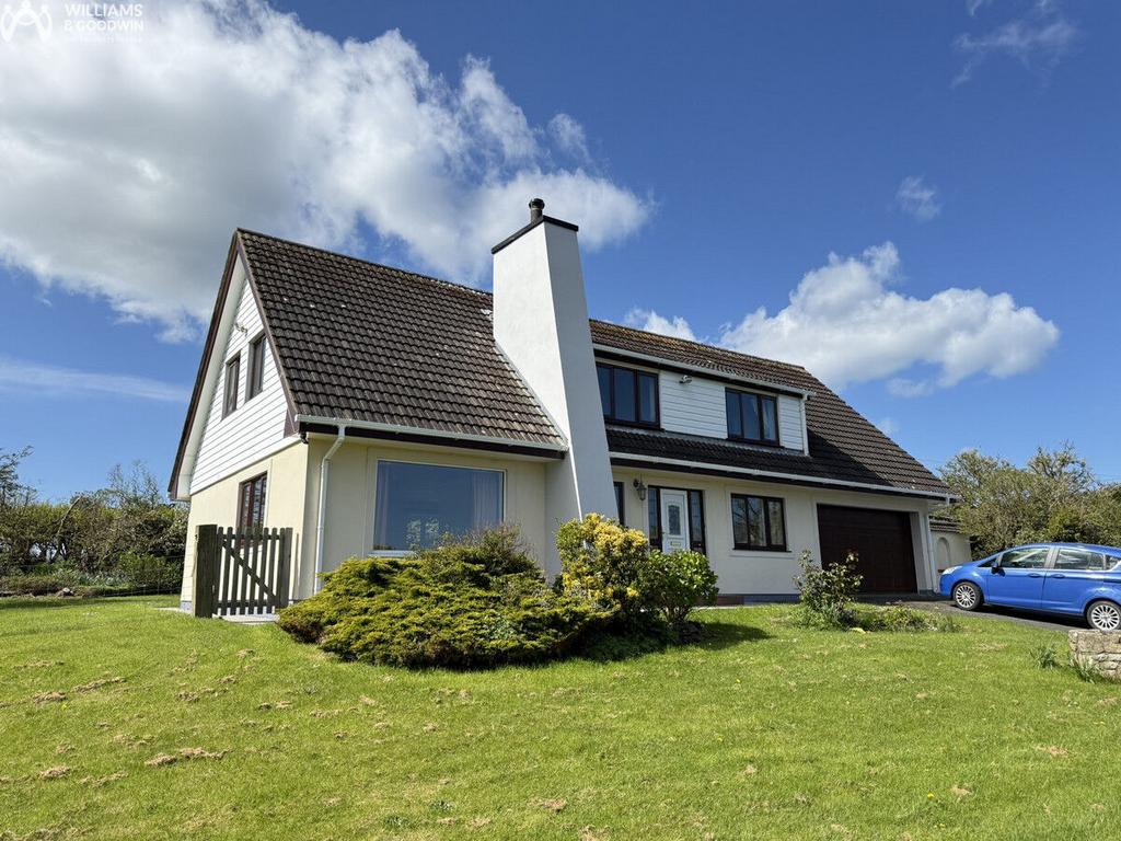 Llaneilian, Amlwch, Anglesey, LL68 5 bed detached house for sale - £680,000