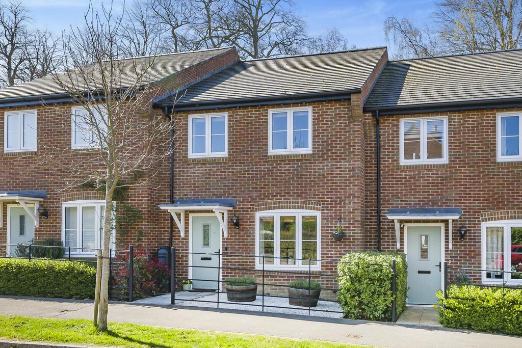 Rose Close, Bishopstoke SO50 3 bed terraced house - £96,250