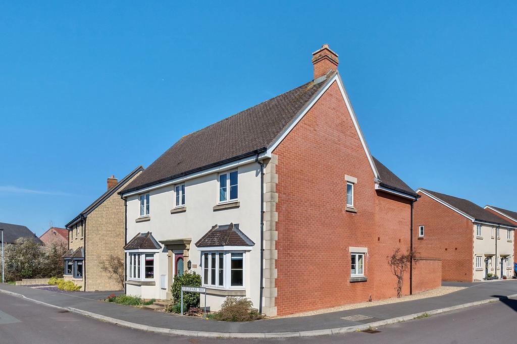 Fieldfare Way, Melksham SN12 4 bed detached house for sale - £475,000