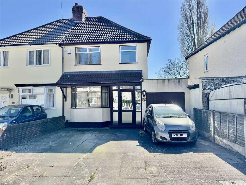 Highfield Crescent, Wednesfield 3 bed semi-detached house - £220,000