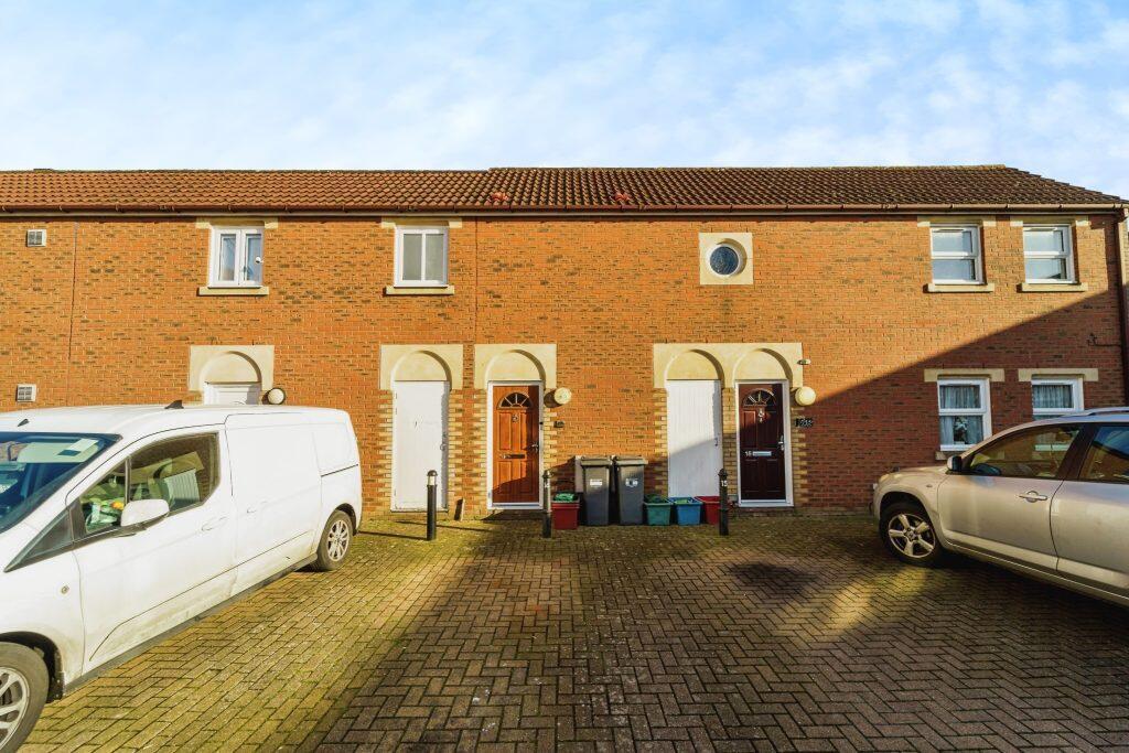 Routh Court, Feltham, TW14 1 bed flat - £155,000