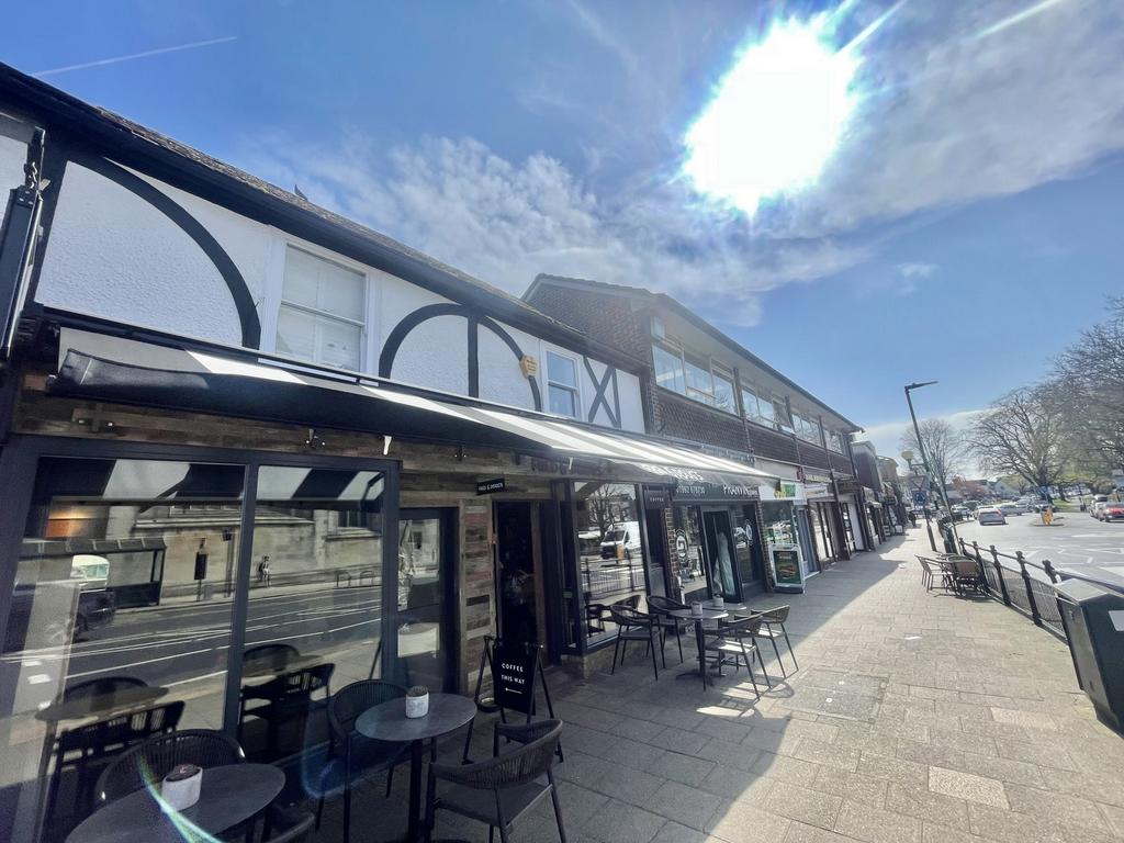 High Street, Epping, CM16 1 bed duplex to rent - £1,250 pcm (£288 pw)