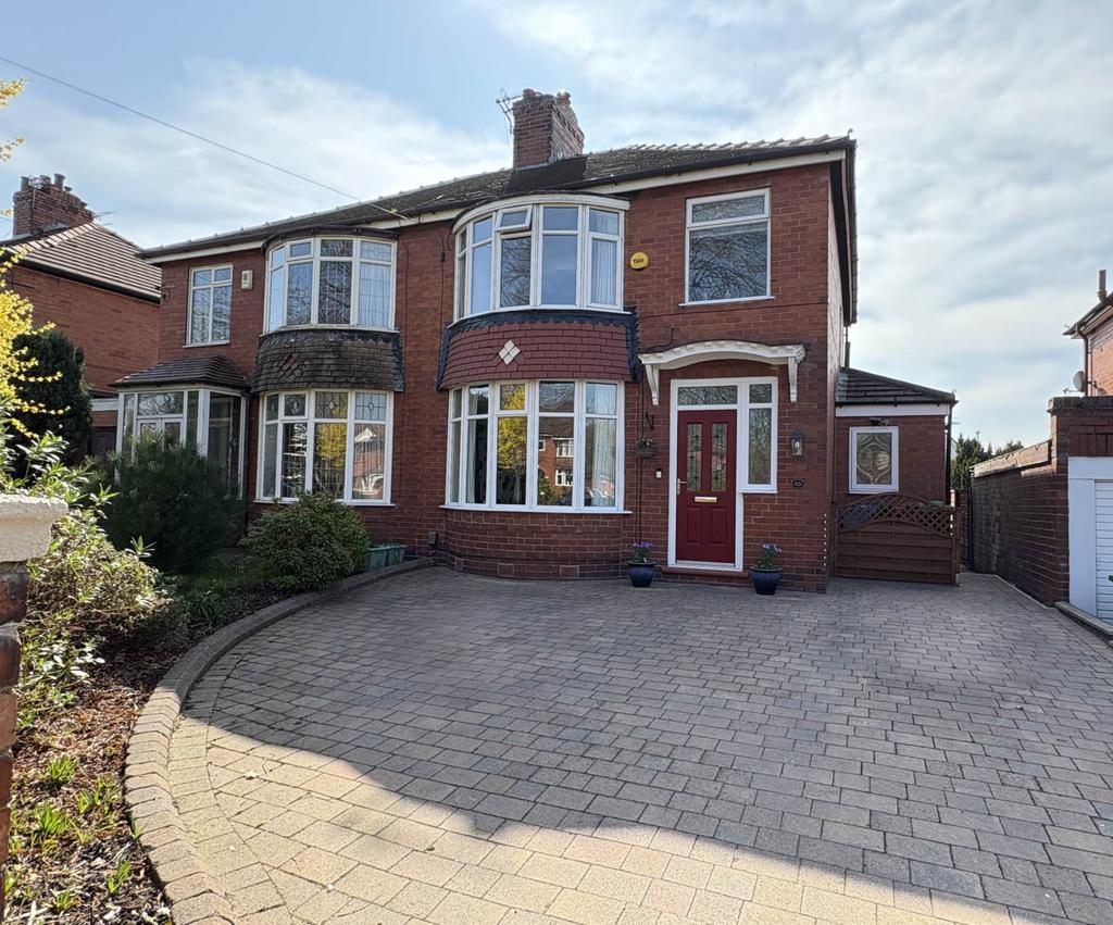 Burnley Lane, Chadderton 3 bed semi-detached house - £325,000