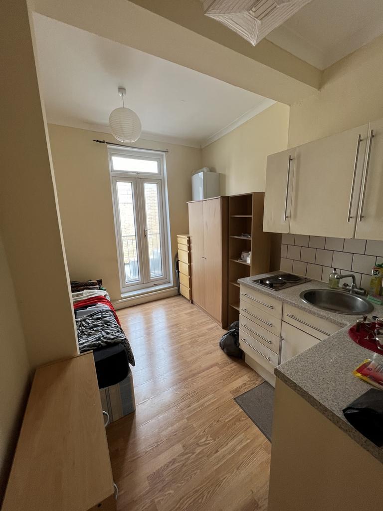 Munster Road, London, SW6 Studio - £1,126 pcm (£260 pw)
