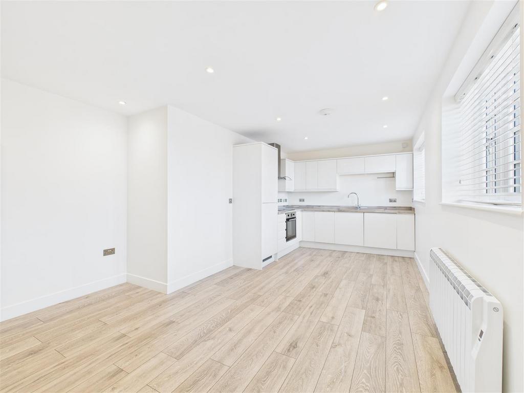 Hermitage Road, Hitchin SG5 2 bed flat - £1,500 pcm (£346 pw)