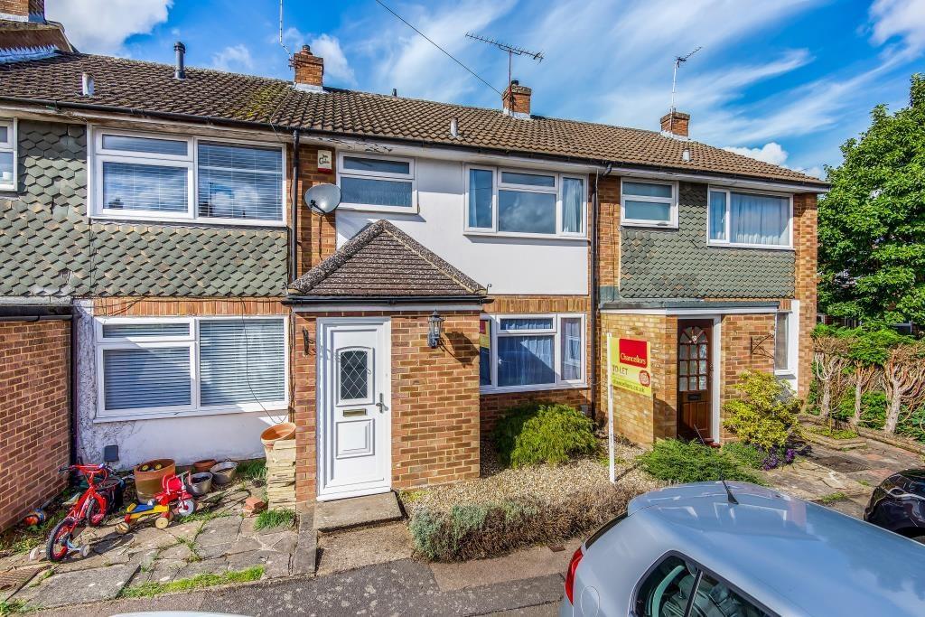 Meadow Drive, Amersham, HP6 3 bed terraced house to rent - £1,875 pcm ...
