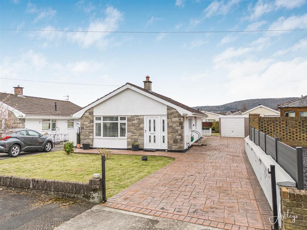 Kingrosia Park, Clydach, Swansea 2 bed detached bungalow - £245,000