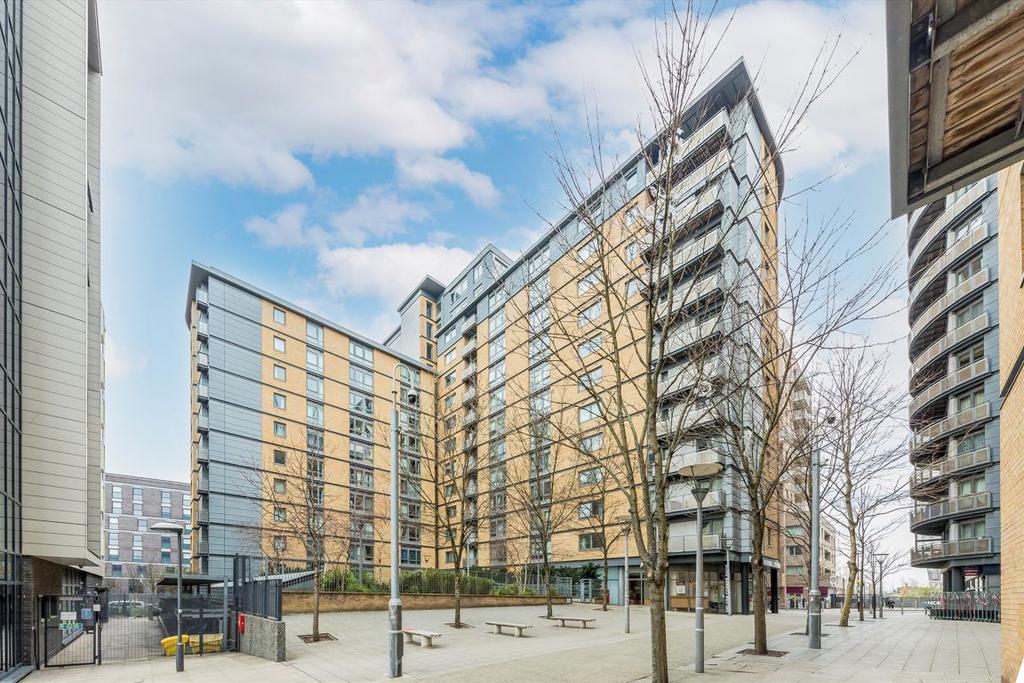Victoria Road, London W3 2 bed flat to rent - £2,097 pcm (£484 pw)