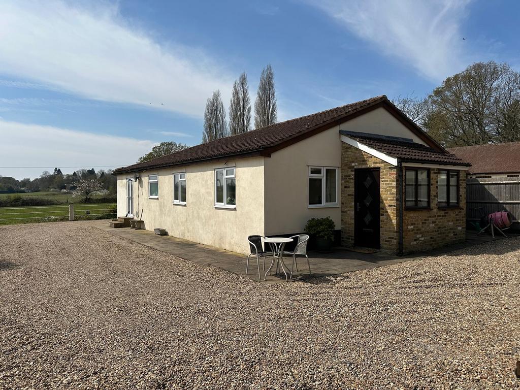 Flaunden Lane, Bovingdon HP3 3 bed semi-detached bungalow for sale - £ ...