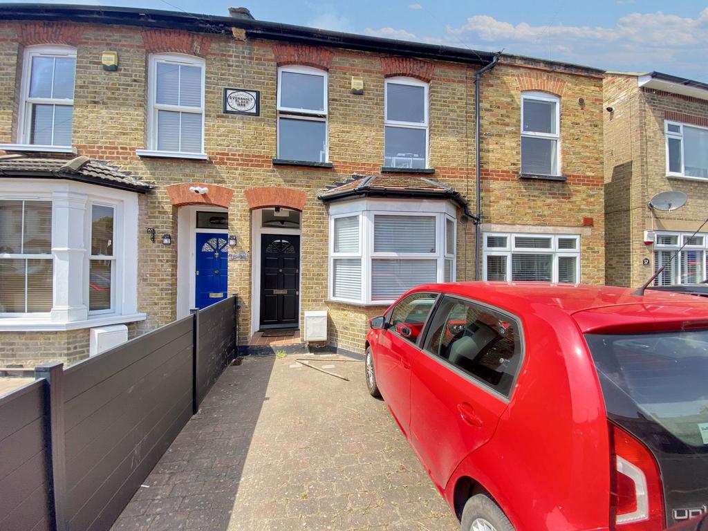 Bridge Road, Uxbridge, UB8 6 bed semi-detached house to rent - £3,950 ...