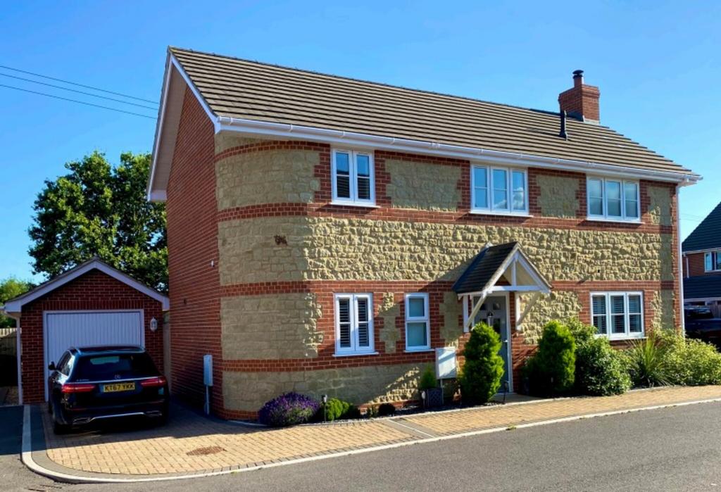 Motcombe Meadow 4 bed detached house for sale - £450,000