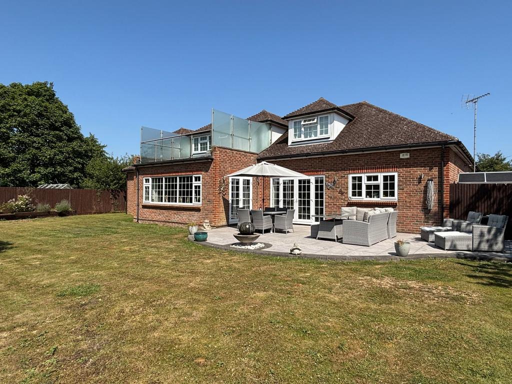 Vinnetrow Road, Runcton, PO20 4 bed detached house for sale - £825,000
