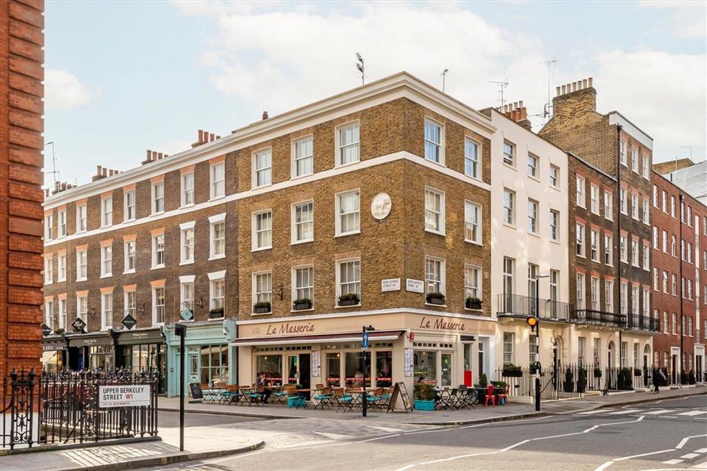 Upper Berkeley Street, London W1H 1 bed flat - £2,817 pcm (£650 pw)